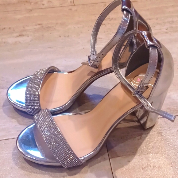 Delicious | Shoes | Delicious Brand Shiny Silver Sparkly Strappy Heels ...